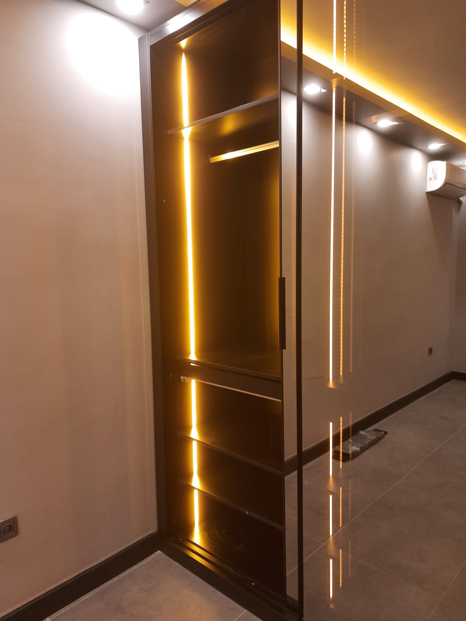 Reflekte camli modern ray dolap tasarım ve uygulaması